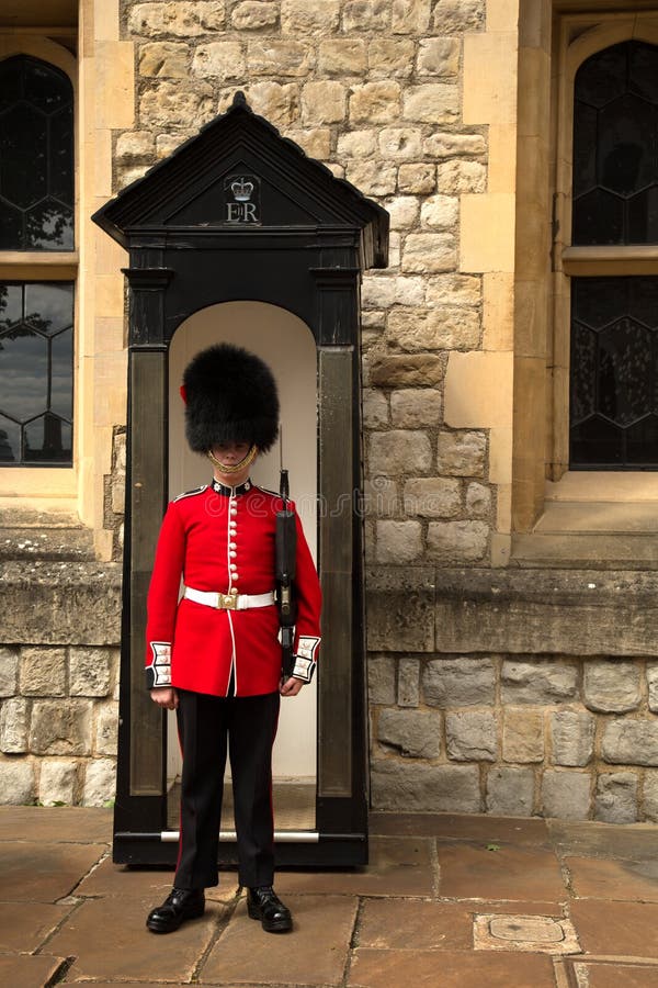 Guardias Reales En La Torre De Londres Foto editorial - Imagen de ...