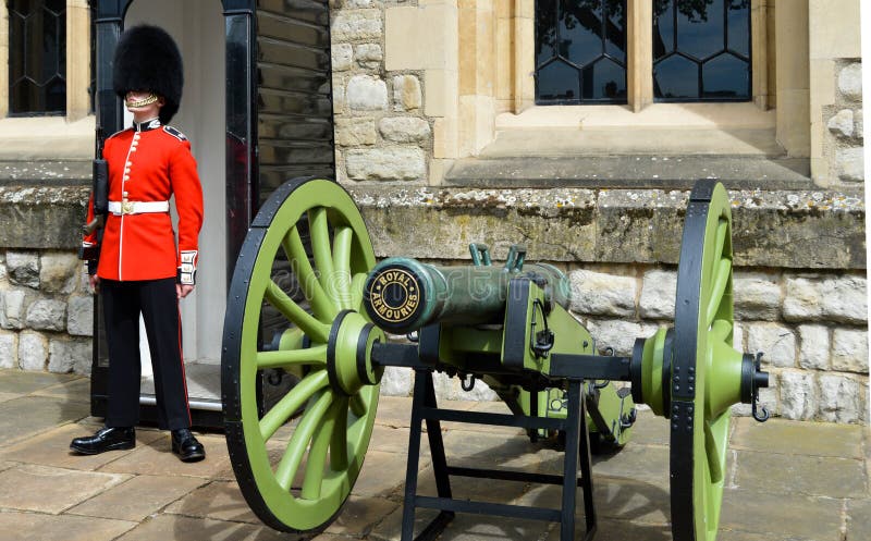 Guards at the Tower of London Editorial Photography - Image of england ...
