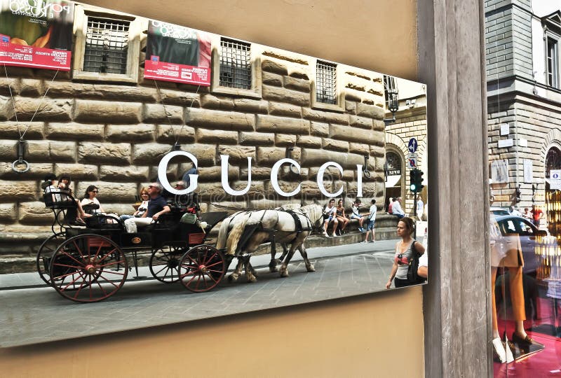 Gucci firma immagine stock editoriale. Immagine di italiano - 42424604