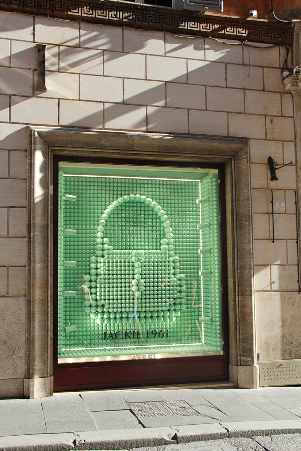 Gucci Showcase Window with Handbag Design Editorial Photo - Image of ...