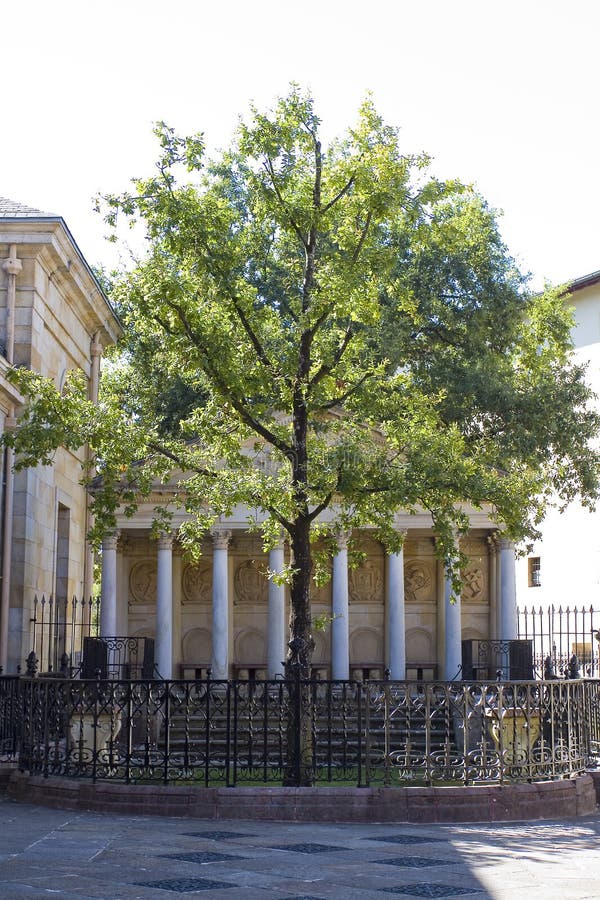 Guernica, Spain: the Old Oak Tree of Gernika that Symbolizes ...