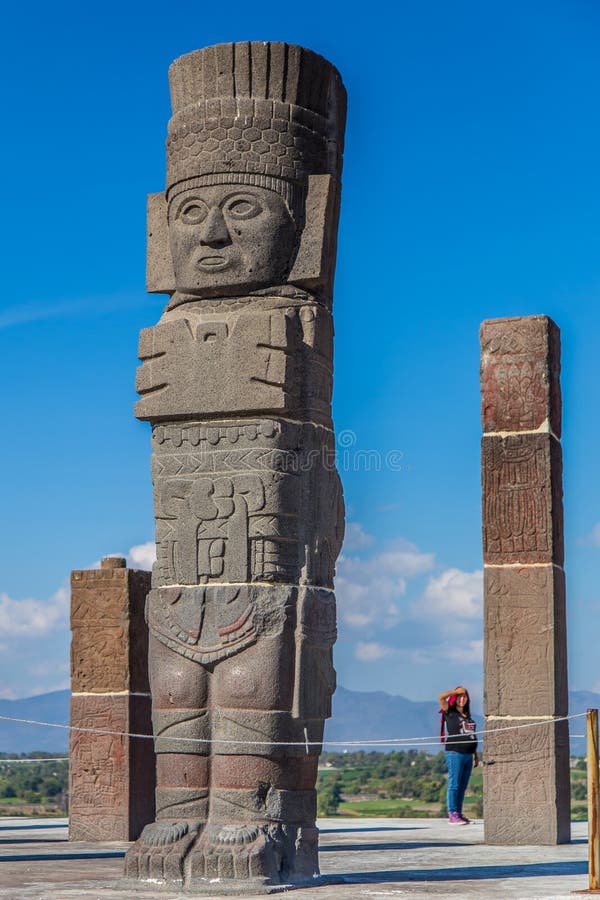 Guerreros Toltecos O Columnas Atlantes En La Pirámide De Quetzalcoatl ...