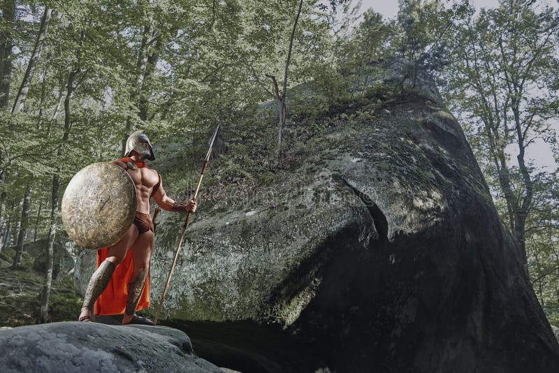 Guerrier Spartiate Dans Les Bois Image stock - Image du forêt ...