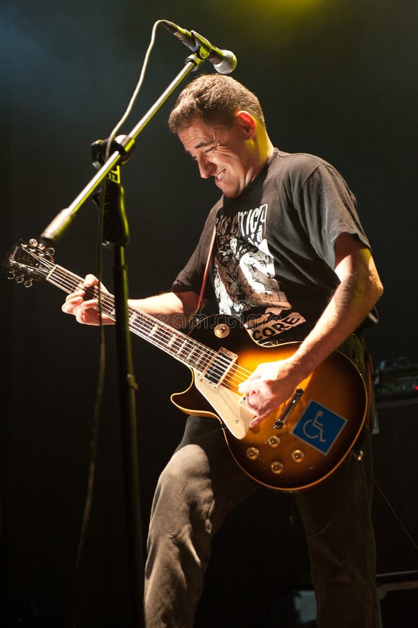 Guerrilla Urbana editorial stock photo. Image of singer - 19093268