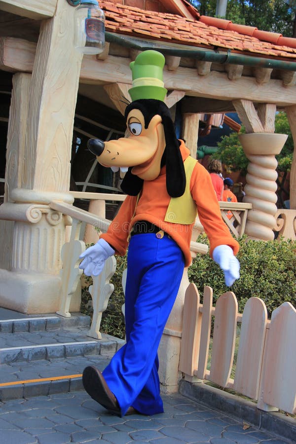 Guffy bei Disneyland redaktionelles foto. Bild von dekoration - 48511046