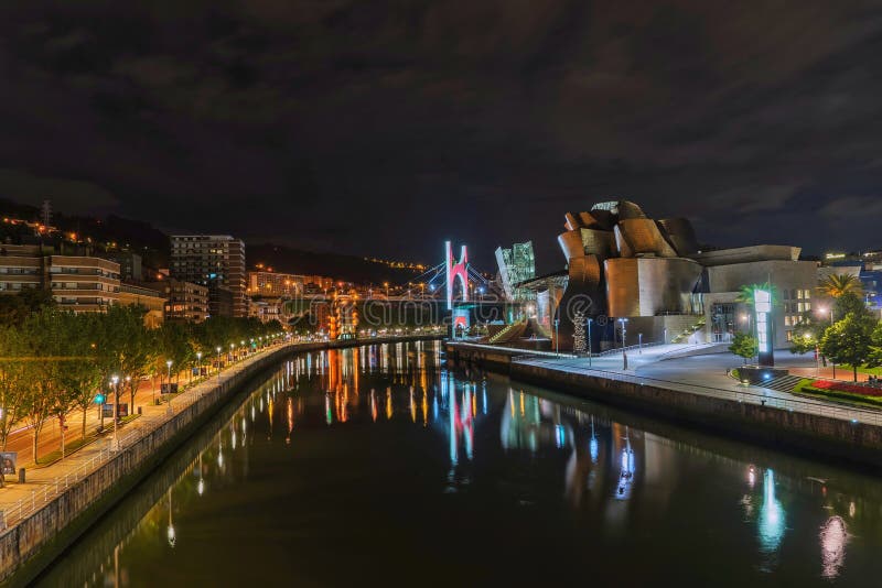 Guggenheim Museum and the Bilbao Estuary. Bilbao, Spain Editorial Stock ...