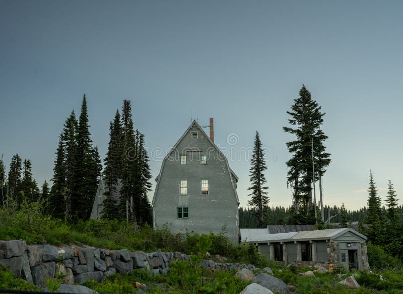 Guide Service Building in Paradise of Mount Rainier Stock Photo - Image ...