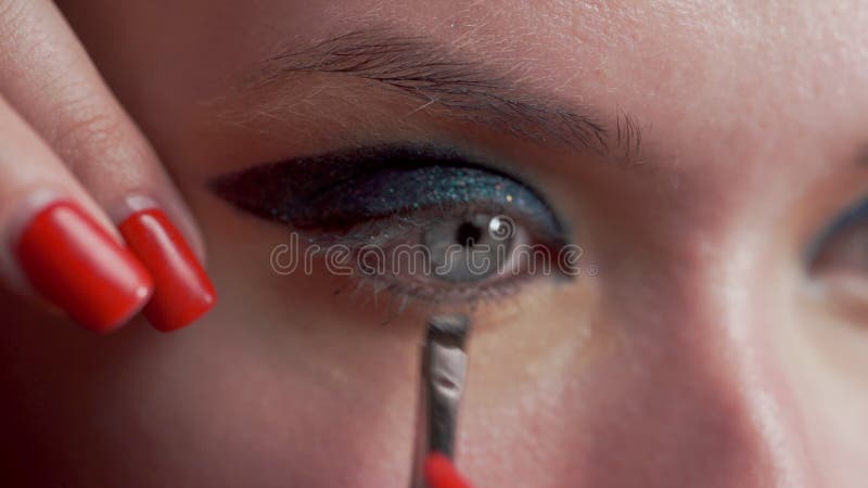 Guide on Using a Precise Brush for Striking Eyeliner Look, Focusing on ...