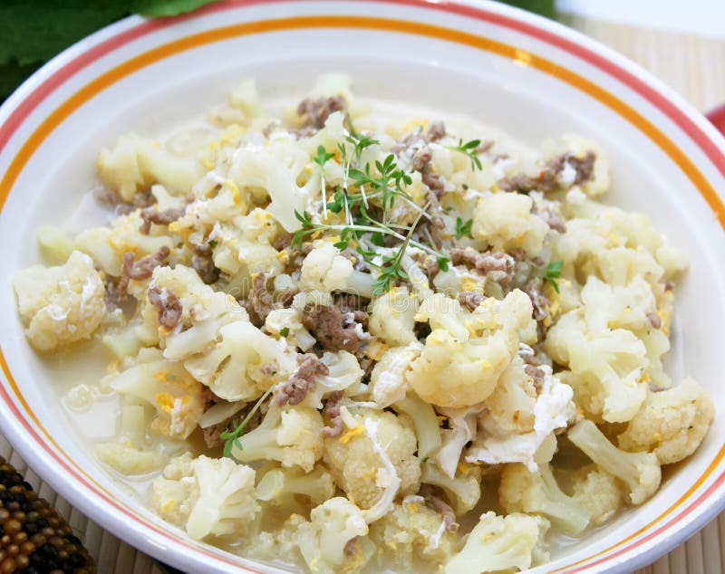 Guisado de la coliflor imagen de archivo. Imagen de carne - 62706027