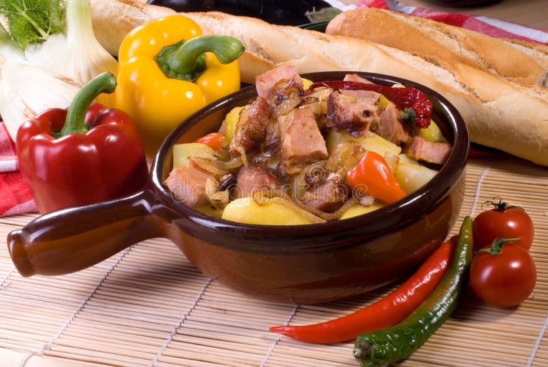 Guisado del cerdo foto de archivo. Imagen de casero, cena - 35450436