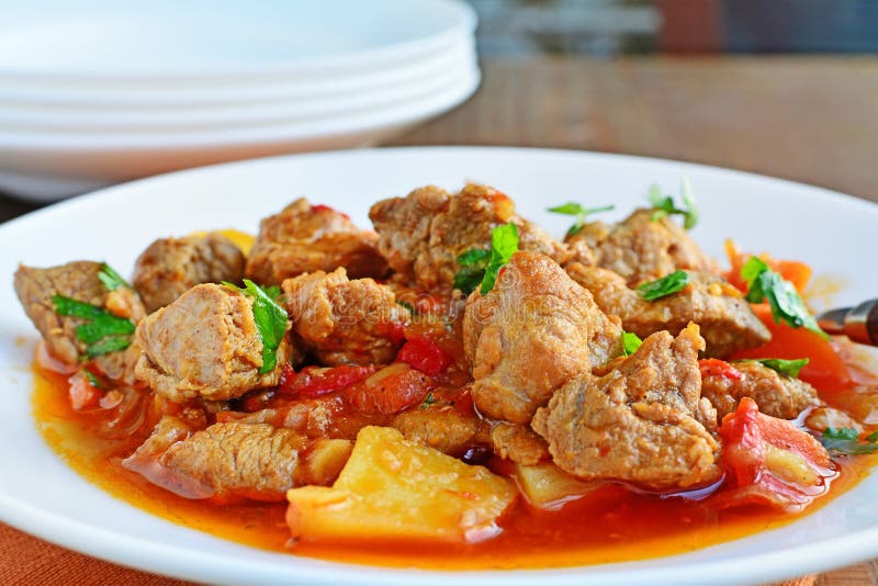 Guisado Del Cerdo Con Las Verduras Imagen de archivo - Imagen de ...