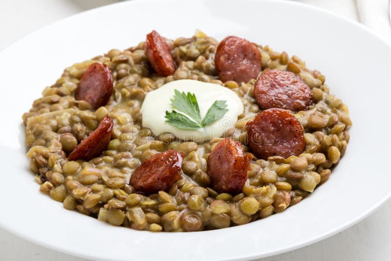 Guisado verde da lentilha foto de stock. Imagem de placa - 77717942