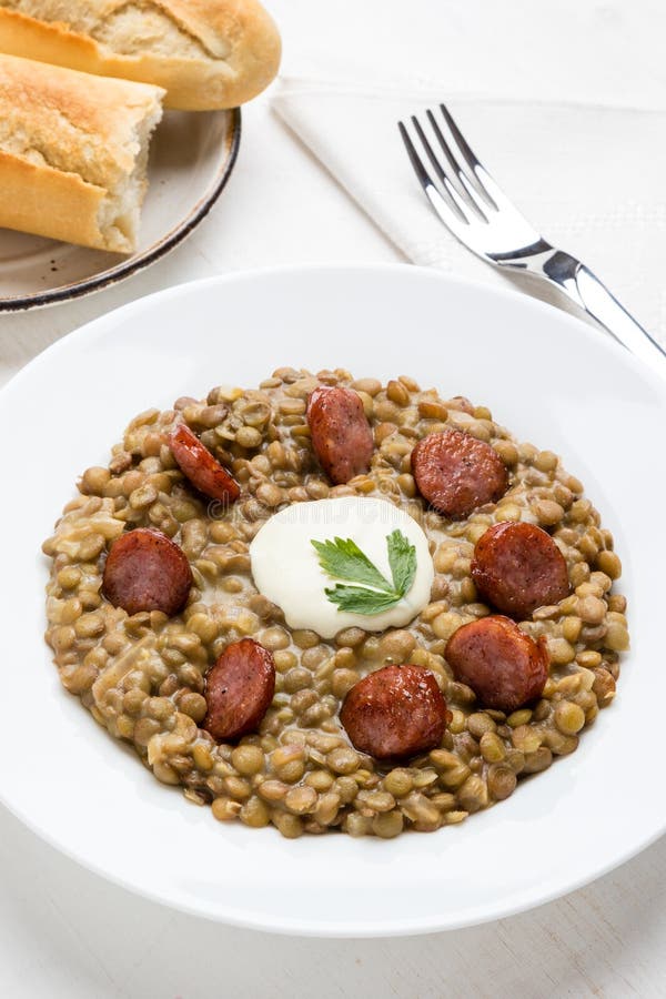 Guisado verde da lentilha foto de stock. Imagem de placa - 77717942