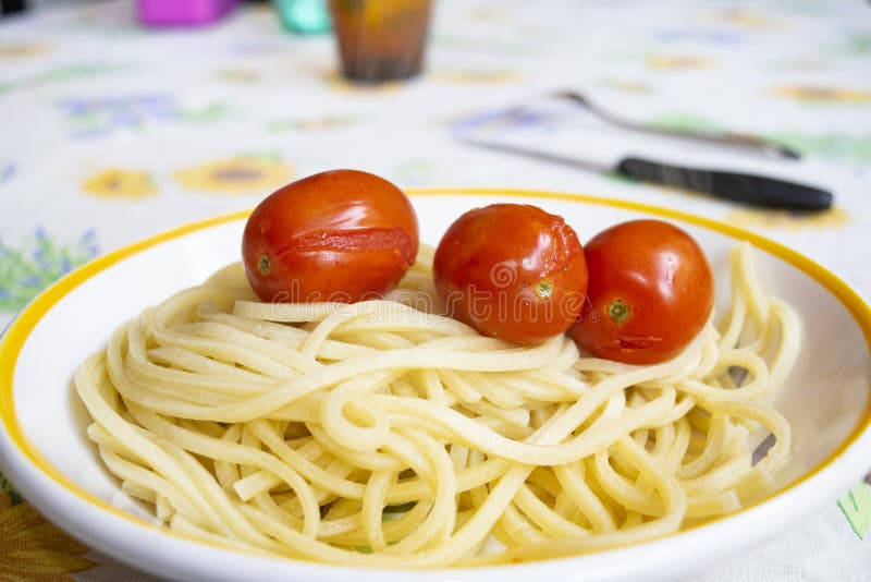 Guitar Spaghetti with Fresh Tomatoes Stock Photo - Image of seasoning ...