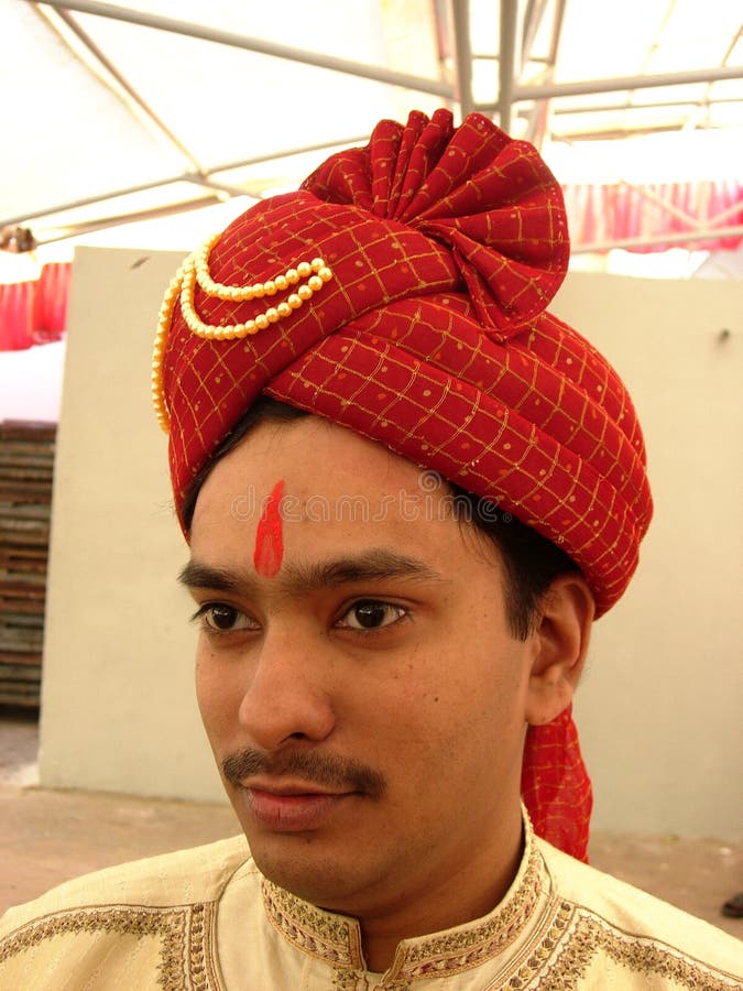 Traditionell indisk man fotografering för bildbyråer. Bild av rött ...