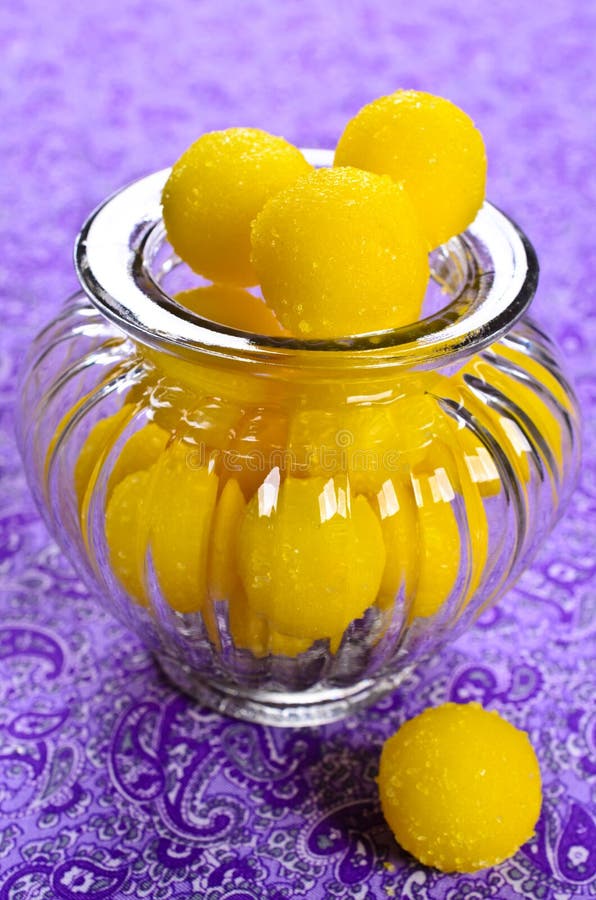 Gul godis fotografering för bildbyråer. Bild av färg - 58076885