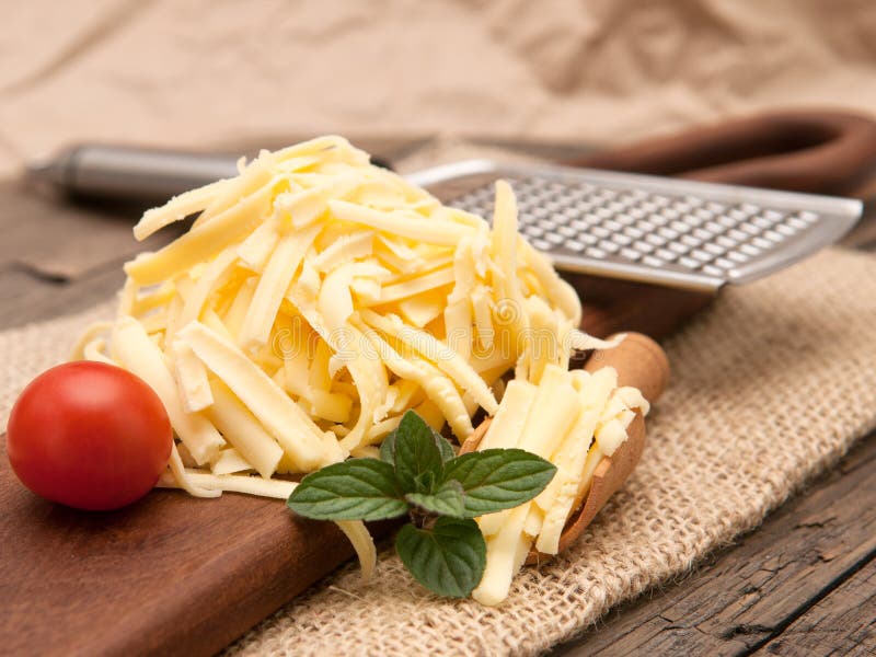 Gul ost arkivfoto. Bild av mjölka, smak, garnering, bakgrund - 40004828