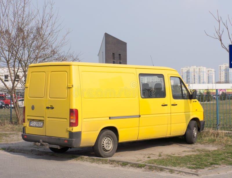 Gul Volkswagen buss redaktionell bild. Bild av volkswagen - 51717066