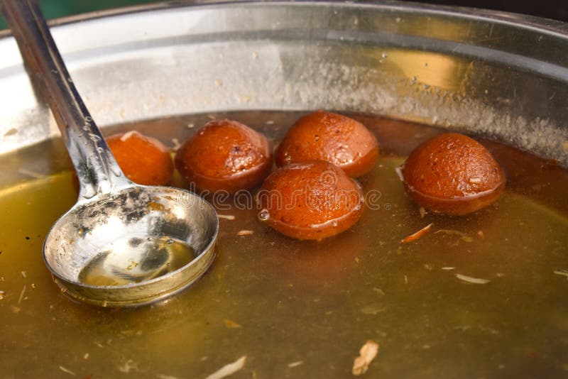 Gulab Jamun in Suikerstroop Stock Foto - Image of stroop, zoet: 168585414