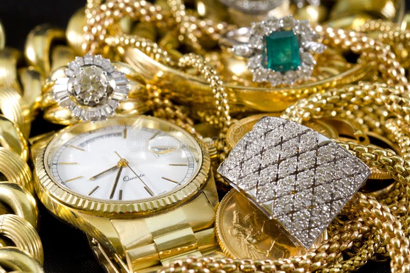 Guld- smycken arkivfoto. Bild av pengar, smaragd, stenar - 40521382