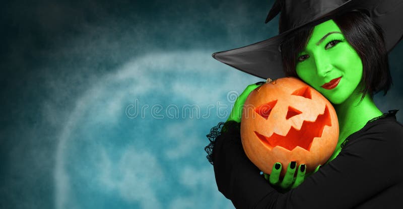 Gulliga allhelgonaaftonpar arkivfoto. Bild av kvinna - 76075920