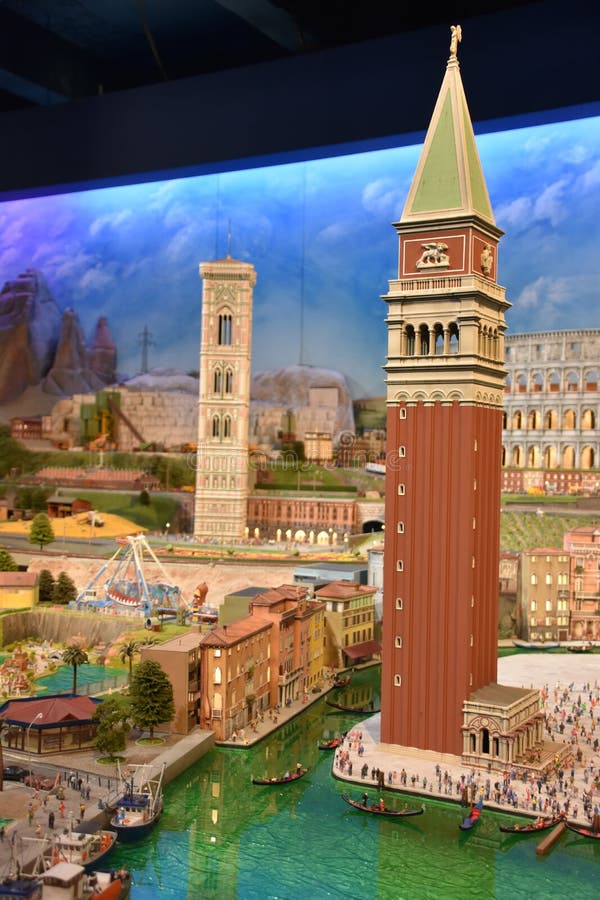 Gulliver`s Gate in Manhattan, New York Editorial Photo - Image of ...