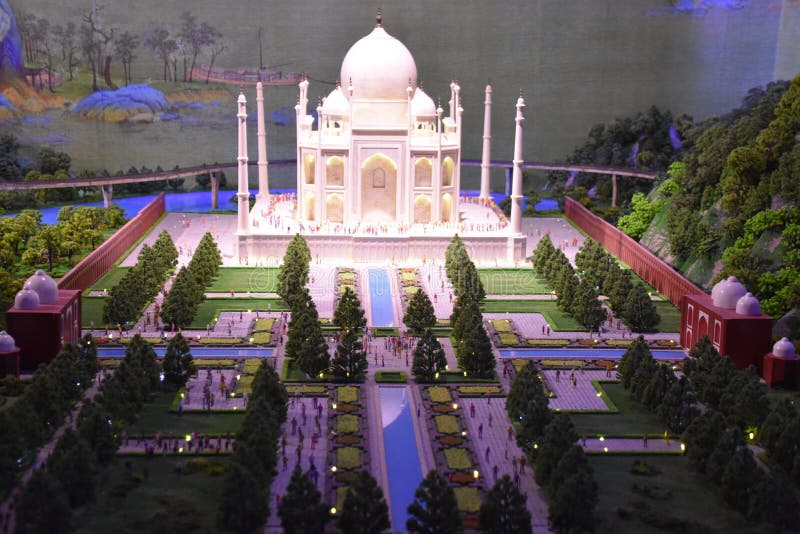 Gulliver`s Gate in Manhattan, New York Editorial Image - Image of ...