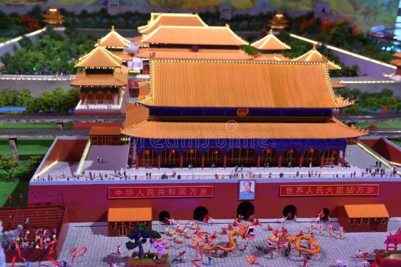 Gulliver`s Gate in Manhattan, New York Editorial Photography - Image of ...