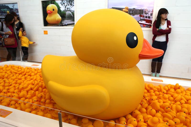 Gummi-Duck Project in Hong Kong Redaktionelles Stockfotografie - Bild ...