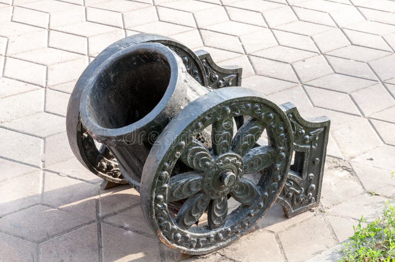 Gun bin, Garbage bin in a form of gun on the Rostov on Don