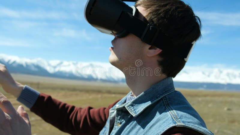 Guy in Desert Wearing Vr Glasses Dissolving into Pixels 20s 4k Stock ...
