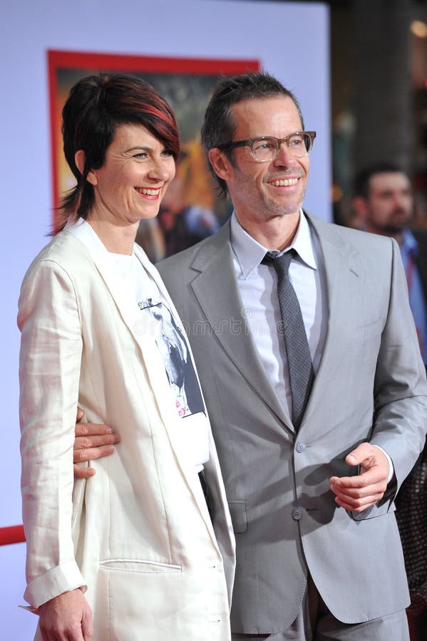 Guy Pearce et Kate Mestitz photographie éditorial. Image du procès ...
