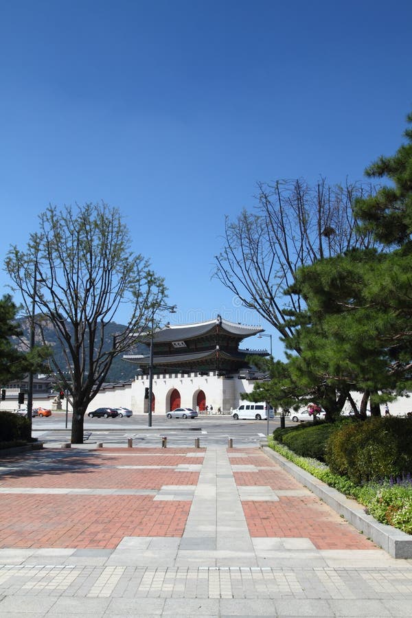 Gwang Hwa Mun Gate Seoul imagem de stock editorial. Imagem de estrada ...
