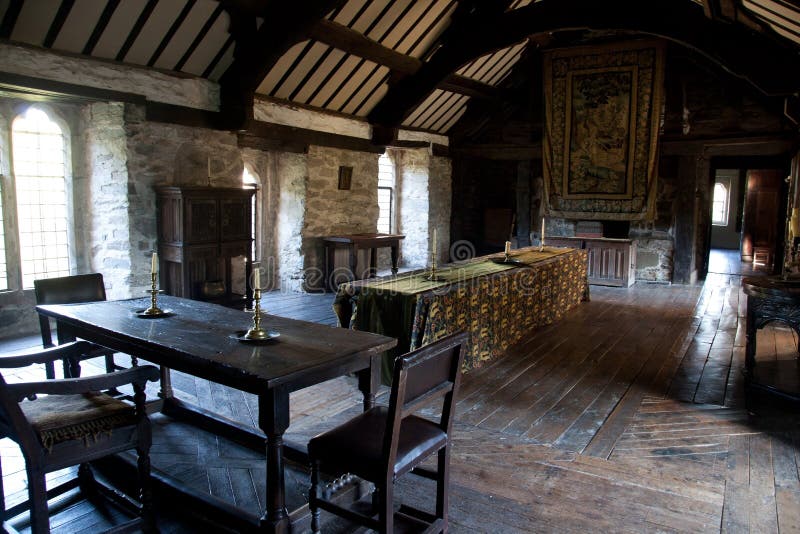 Tudor Courtyard 2 stock image. Image of quaint, flowers - 1496071