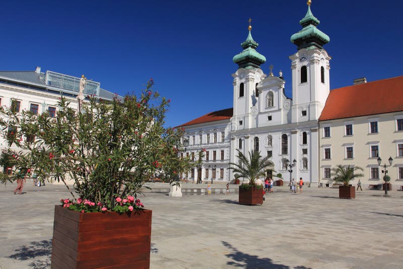 Gyor - main square editorial photography. Image of saint - 20404492