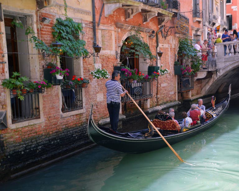 Góndola en Venecia fotografía editorial. Imagen de retro - 45663572
