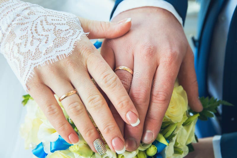 Hände und Ringe stockfoto. Bild von diamanten, mann, ehemann - 52750016