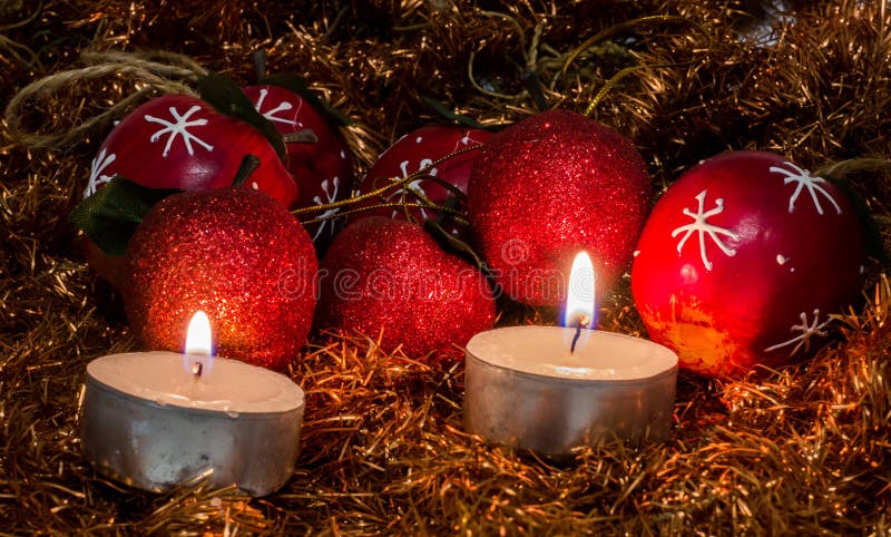 Härlig julbild arkivfoto. Bild av boll, skräp, stearinljus - 61614448