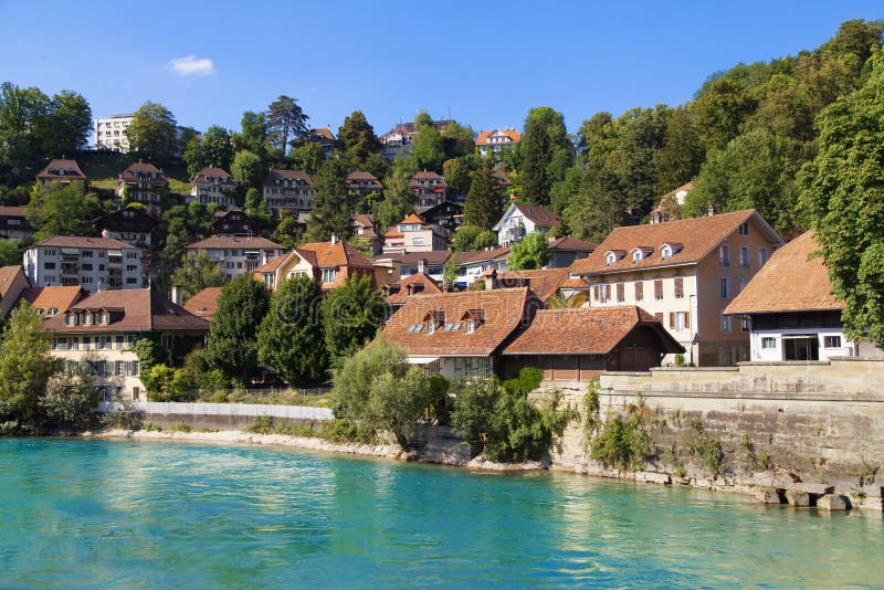 Häuser Entlang Dem Fluss Aare in Bern Stockbild - Bild von bern, bezirk ...