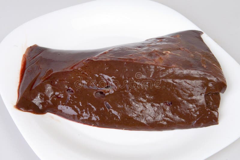 Hígado crudo de carne foto de archivo. Imagen de menudencias - 223150234