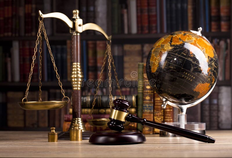 Hölzerner Richter ` S Hammer Gesetz Richter ` S Büro Stockfoto - Bild ...