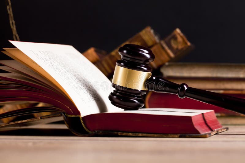 Hölzerner Richter ` S Hammer Gesetz Richter ` S Büro Stockfoto - Bild ...