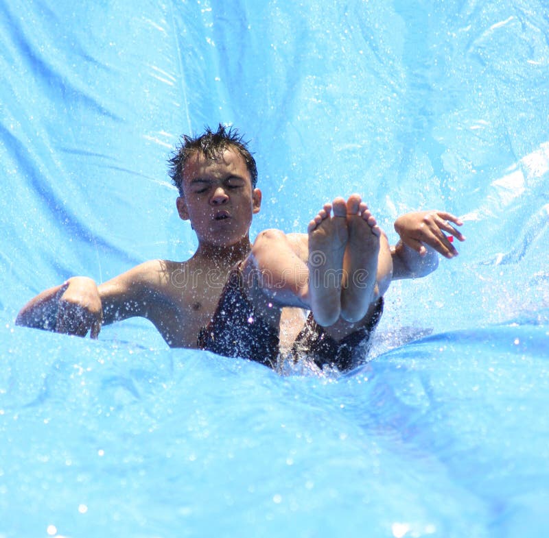 Húmido imagem de stock. Imagem de deslize, onda, esporte - 288147