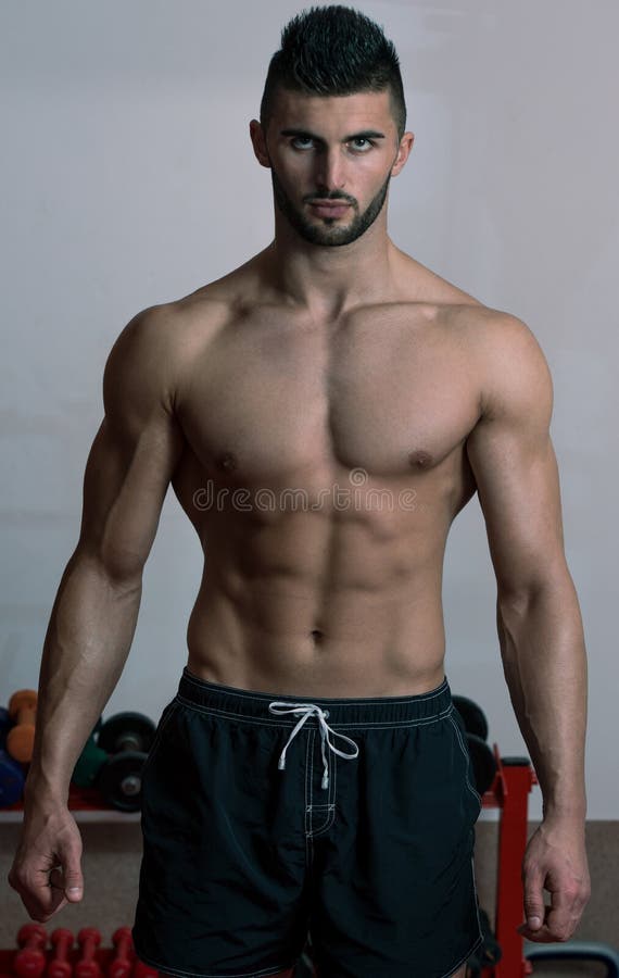 Hübsche muskulöse Männer stockbild. Bild von lebensstil - 37198829