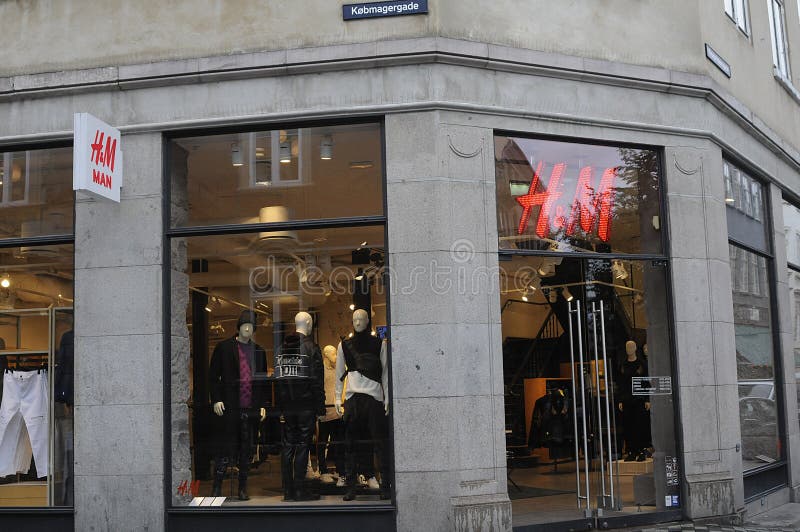 H&M_ Loja Chain Sueco De Hennes & De Mauritz Foto de Stock Editorial ...