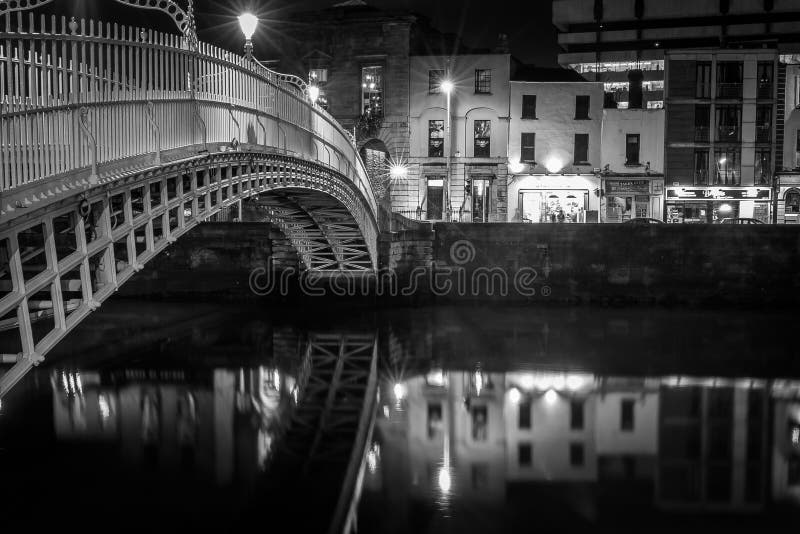Ha`penny Bridge editorial image. Image of historical - 89798630
