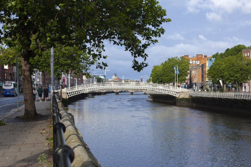 The Ha Penny Bridge, Dublin, Ireland Editorial Image - Image of water ...