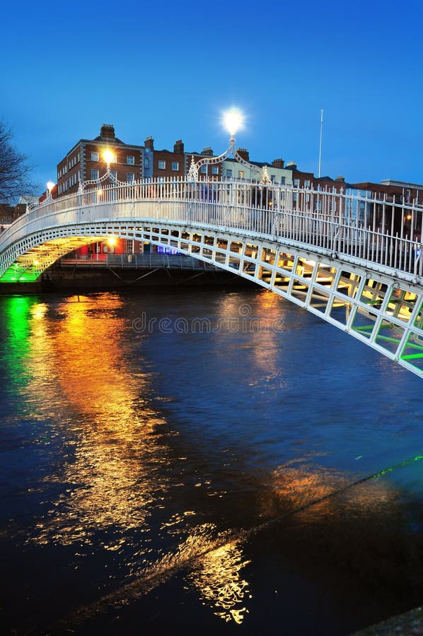 Ha penny bridge in Dublin stock image. Image of river - 30646749