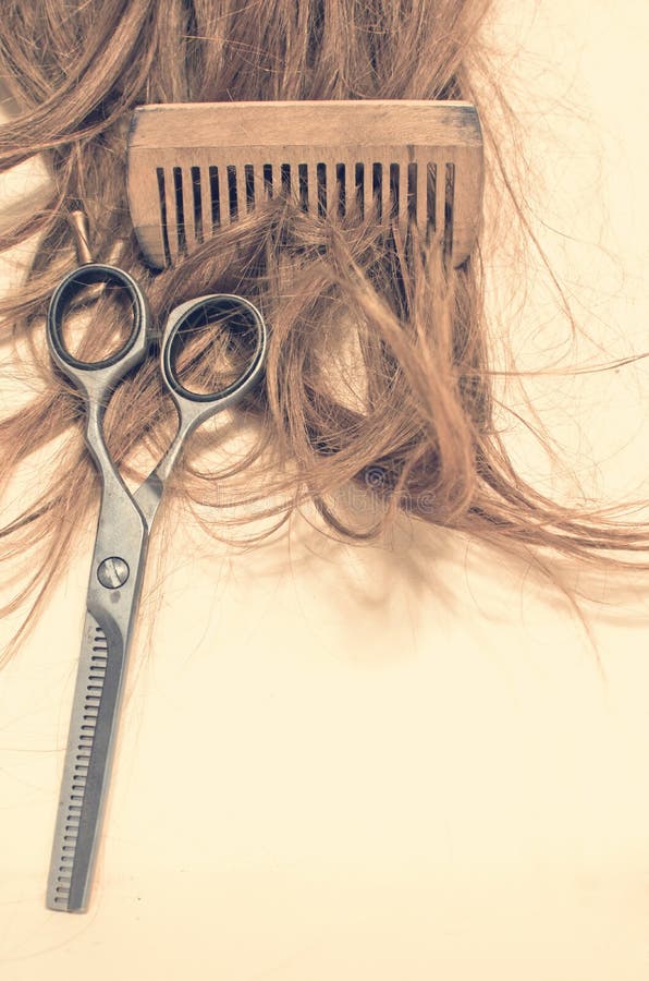 Haar, Kamm Und Scheren Tonten Bild Stockbild - Bild von braun, mode ...