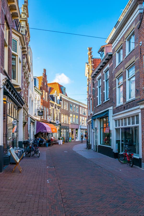 Het Centrum Van Haarlem Met Rivier Spaarne Stock Afbeelding ...